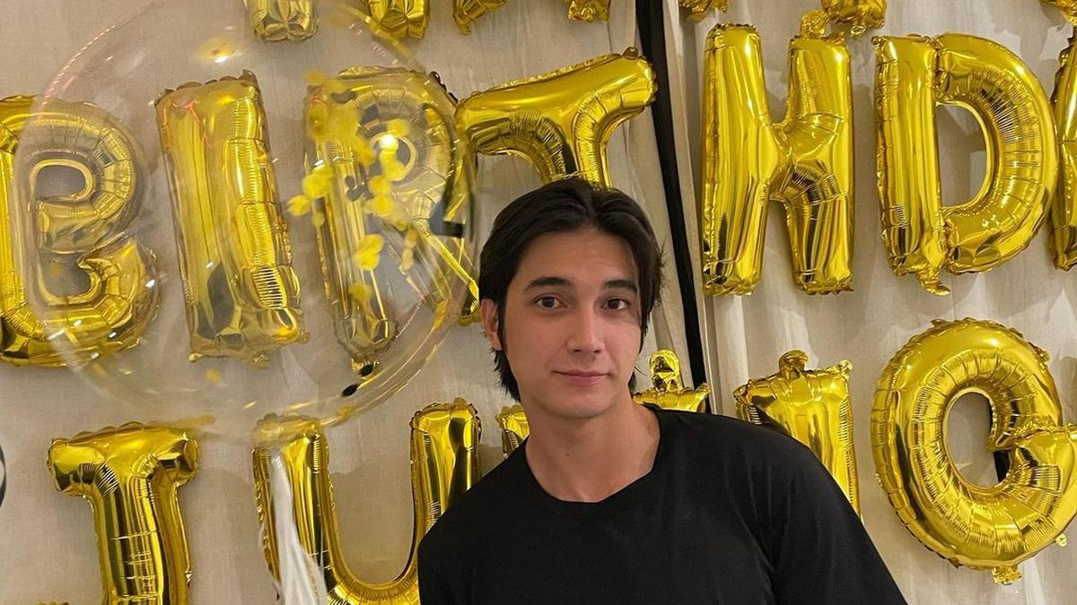 6 Potret Junior Roberts Rayakan Ultah ke-21, Akui Memerlukan Cinta ...