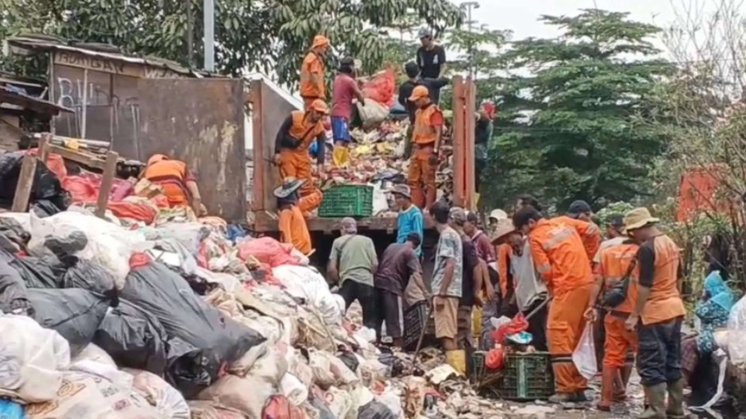 Pemkot Jaktim Larang Sampah dari Luar Pondok Kopi Masuk ke TPS Rawadas ...