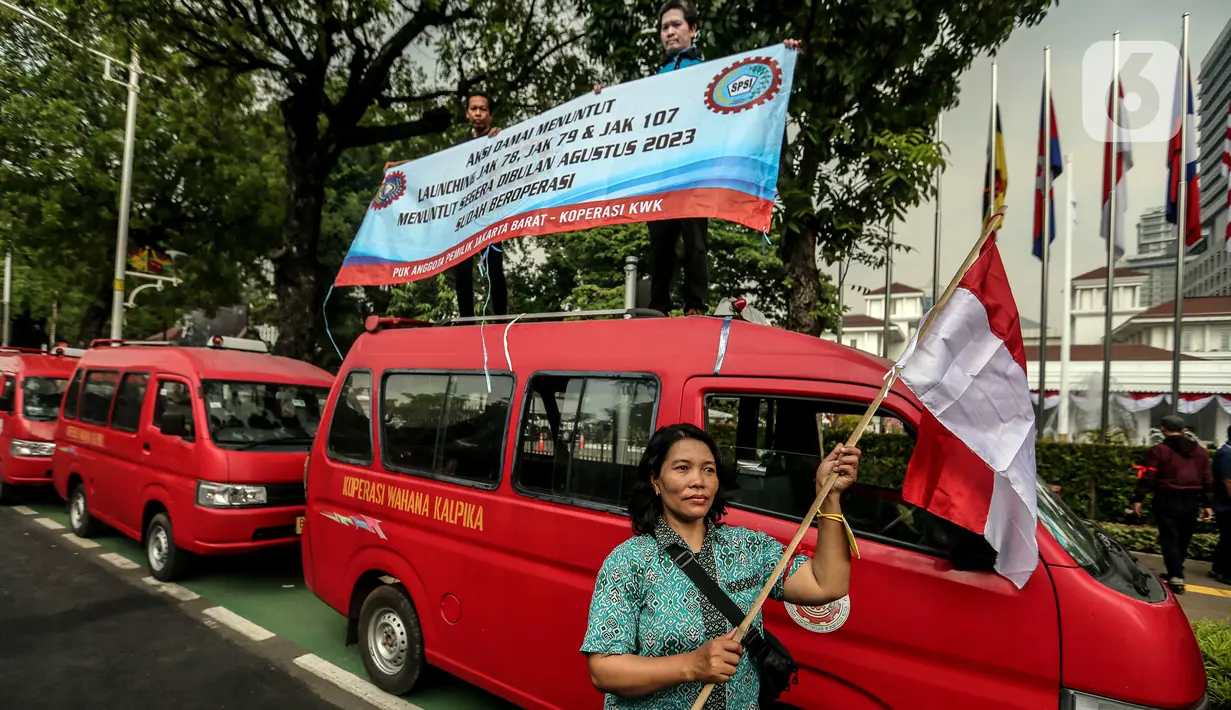 Sopir Angkot Geruduk Balai Kota DKI Jakarta - Foto Liputan6.com