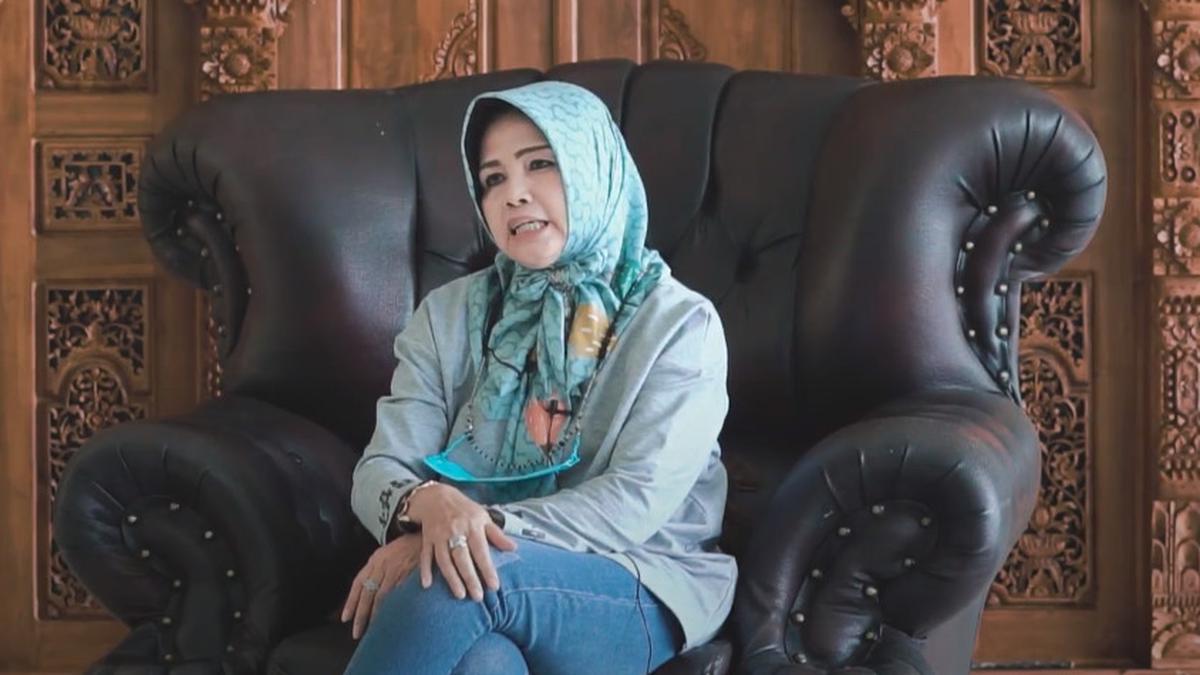 Mengenal Eti Mulyati, Ibu Dewan Mantan Buruh Pabrik yang Siap Tampung Keluhan Warga Bandung ...