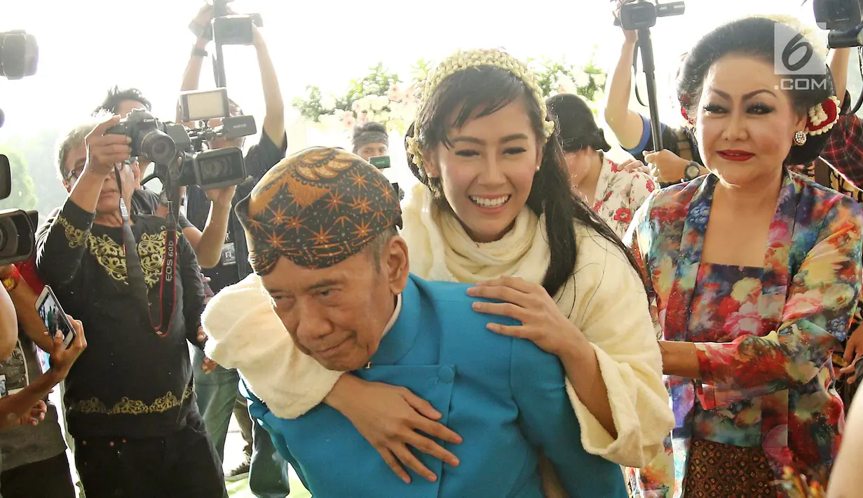 FOTO: Ekspresi Kegembiraan Ardina Rasti saat Siraman Jelang Menikah ...