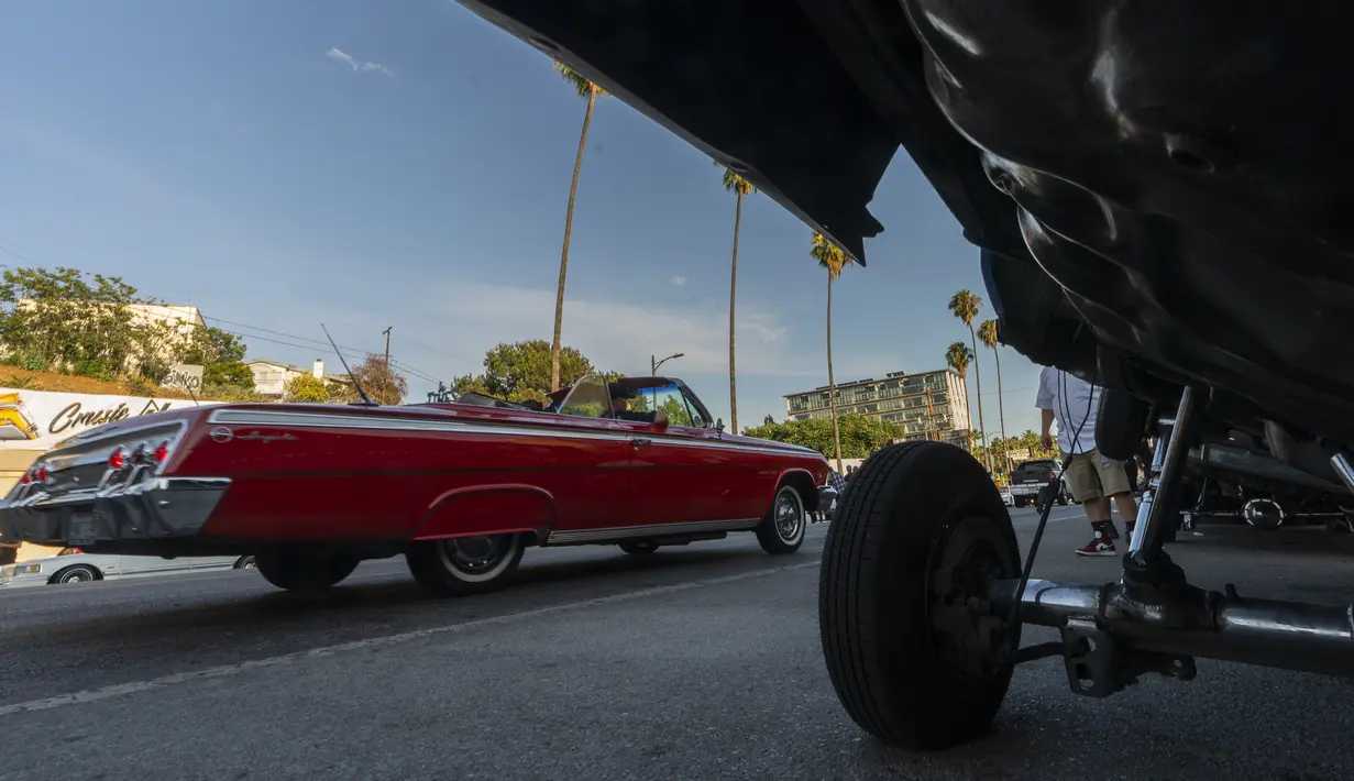 FOTO: Aksi Mobil Lowrider di Jalanan Los Angeles - Foto Liputan6.com
