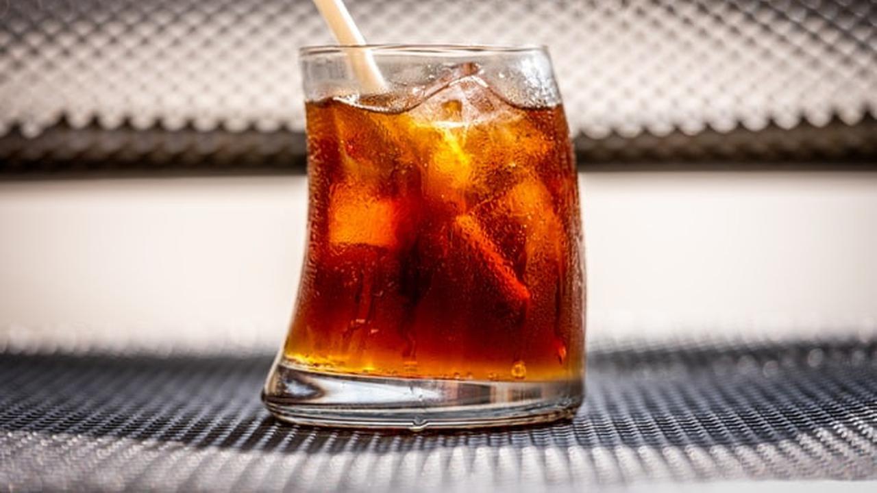 Studi: Perempuan yang Suka Minuman Bersoda Berisiko Terkena Kanker Hati