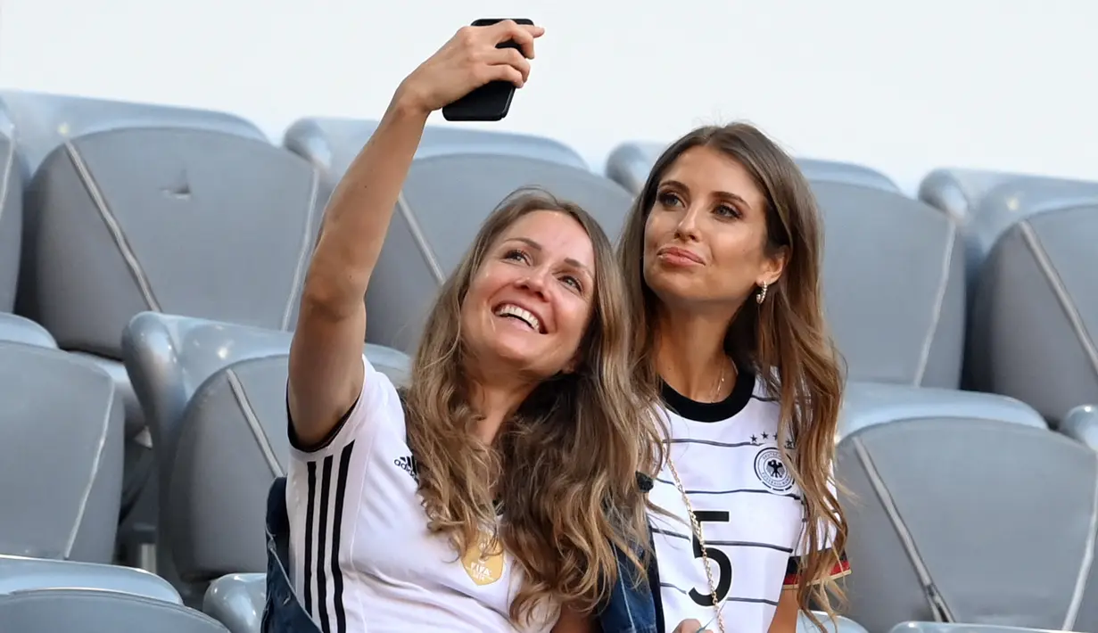 FOTO: Gaya Pacar dan Istri Pemain Jerman di Euro 2020 - Foto Liputan6.com