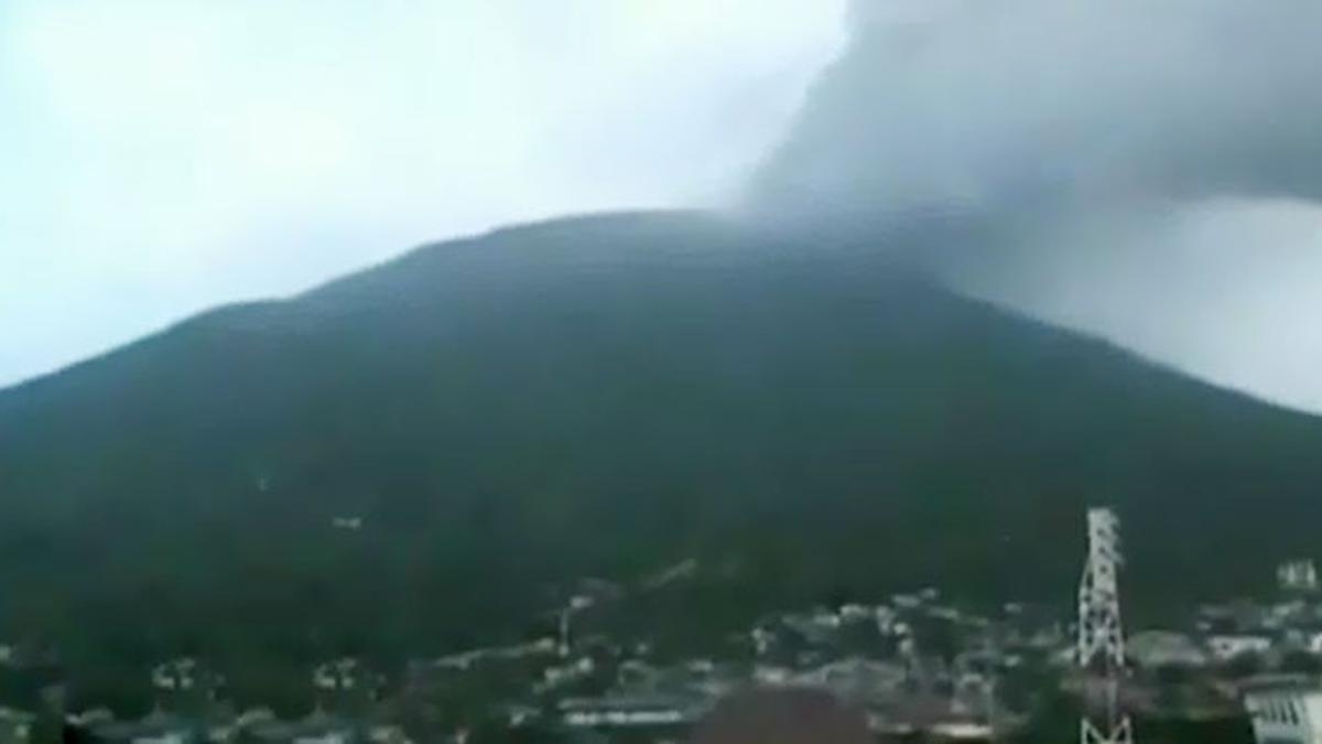 Gunung Gamalama Meletus, 5 Pendaki Terhempas Bebatuan