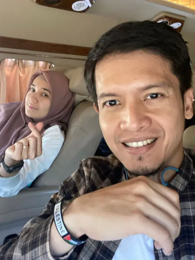 Dhini Aminarti dan Dimas Seto Selalu Mesra dan Romantis Setelah 14 Tahun Menikah, Netizen Doakan ...