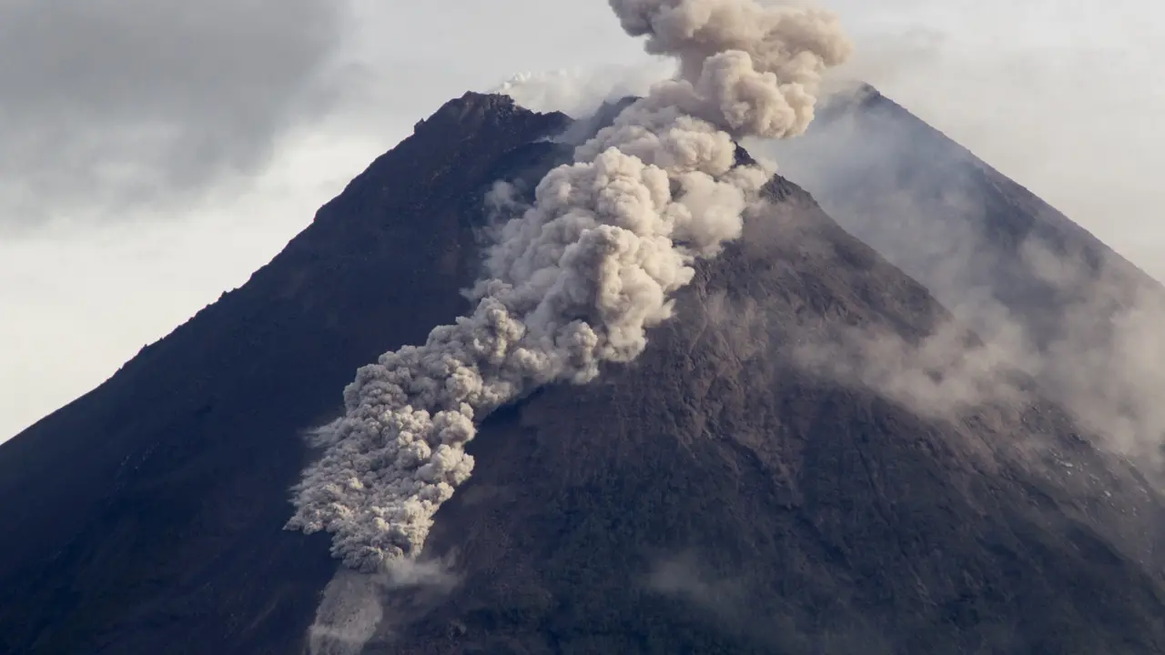 127 Gunung Berapi Aktif di Indonesia, Gunung Ruang Hingga Gunung Marapi ...