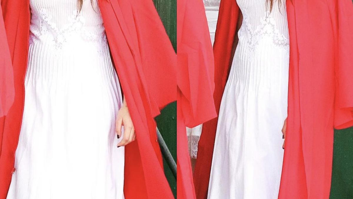 6 Detail Tampilan Outfit Suri Cruise pada Graduation Day, Sederhana ...