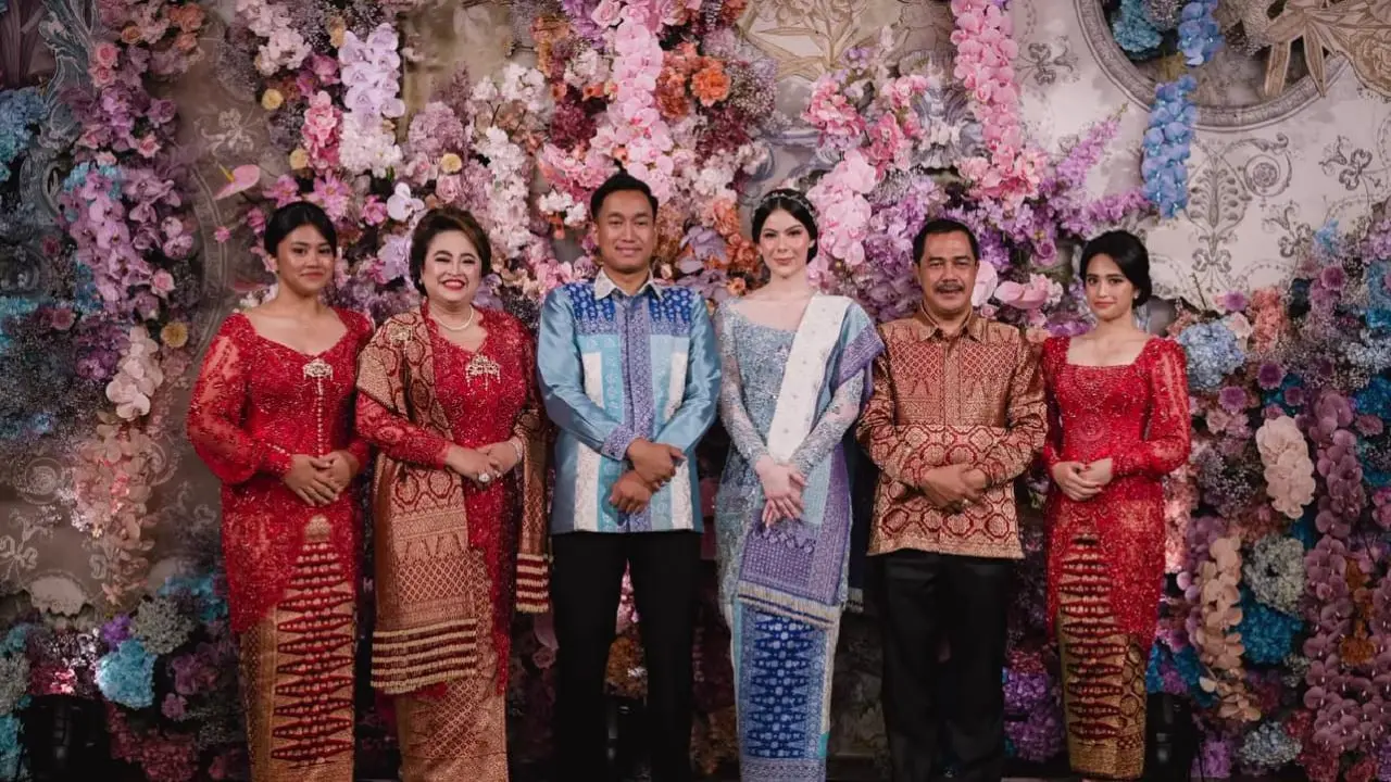 Tampil Cantik dan Memesona, Asyifa Dewi Kini Resmi Menikah dengan Andre Azhar - Citizen6 ...