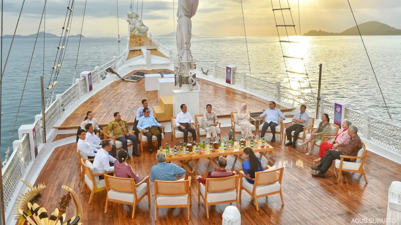 Peserta KTT ASEAN 2023 Terkesan Naik Kapal Pinisi di Labuan Bajo, Berapa Harga Sewanya ...