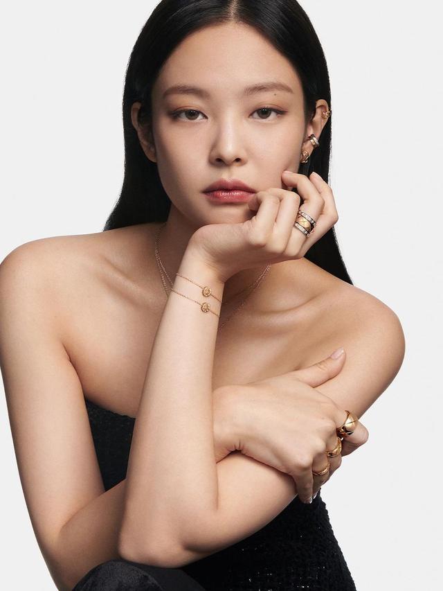 Chanel Disebut Perlakukan Jennie BLACKPINK Lebih Istimewa dari Minji ...