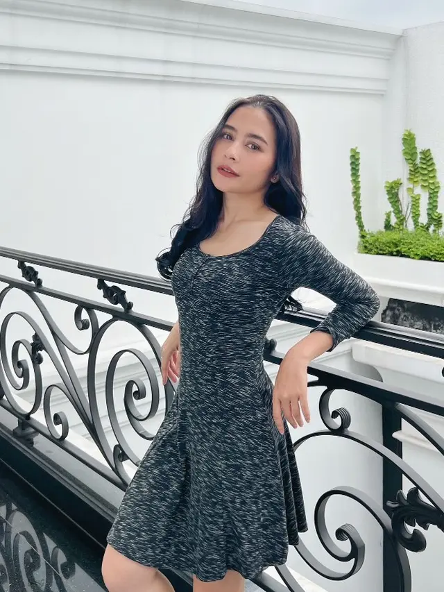 Potret Prilly Latuconsina dengan Busana Hitam, Inspirasi Tampil Jenjang ...