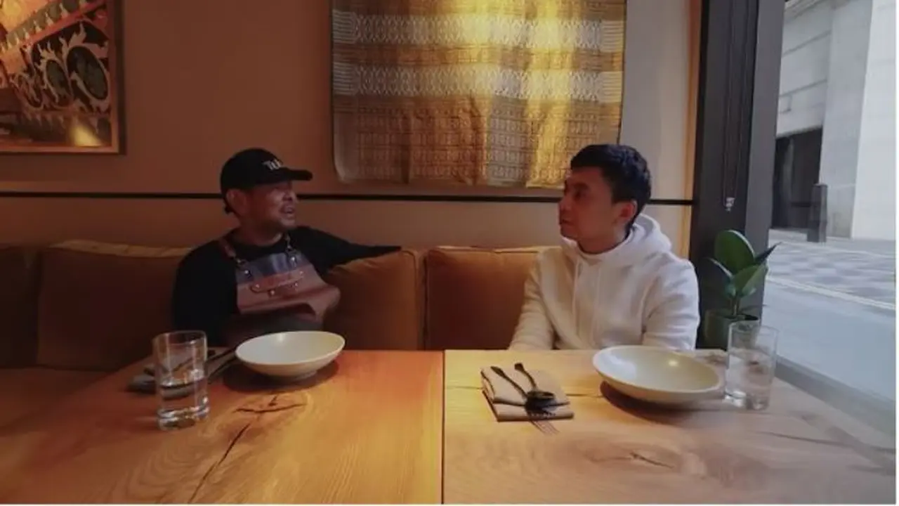 Raditya Dika Bersantap di Restoran Indonesia Bernama Toba di Pusat Kota ...