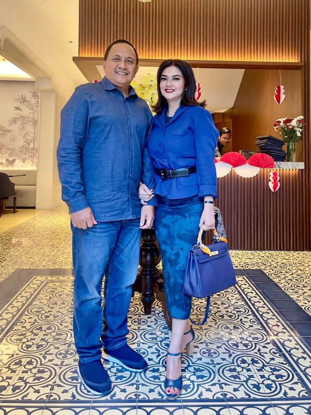 7 Potret Terbaru Bella Saphira dan Suami, Mesra dan Harmonis Selama 12 Tahun Bersama