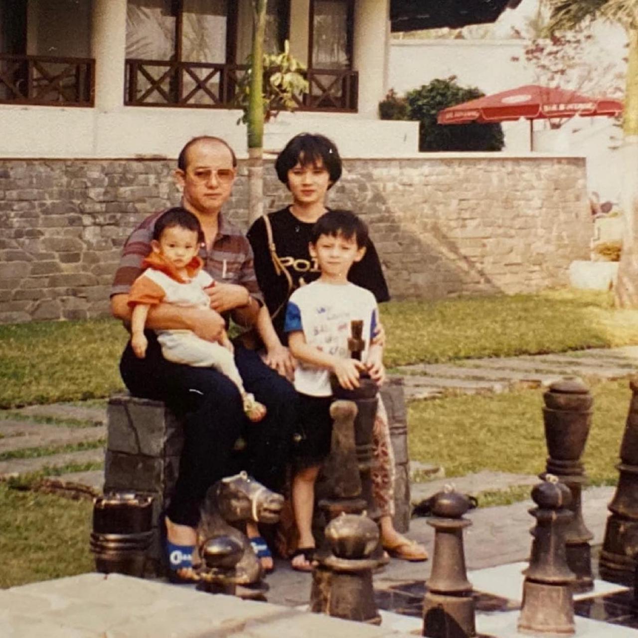 6 Potret Jadul Keluarga Inara Rusli, Orang Tuanya Sama-sama Berdarah ...