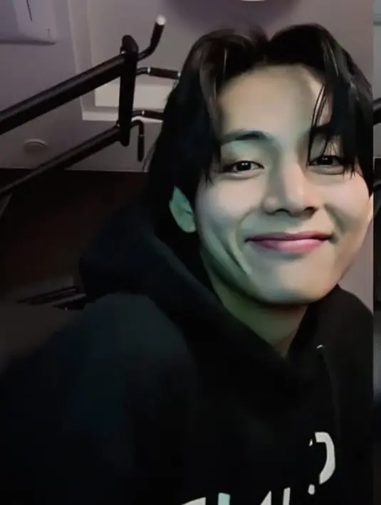 V BTS Pamer Penampilan Baru Setelah Bikin Fans Ketar-Ketir karena ...