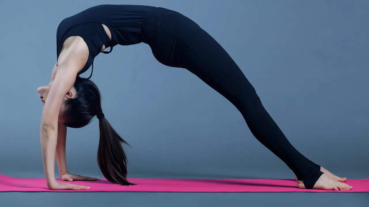 Cara Melakukan Gerakan Kayang Posisi Tidur dan Berdiri, Perhatikan ...