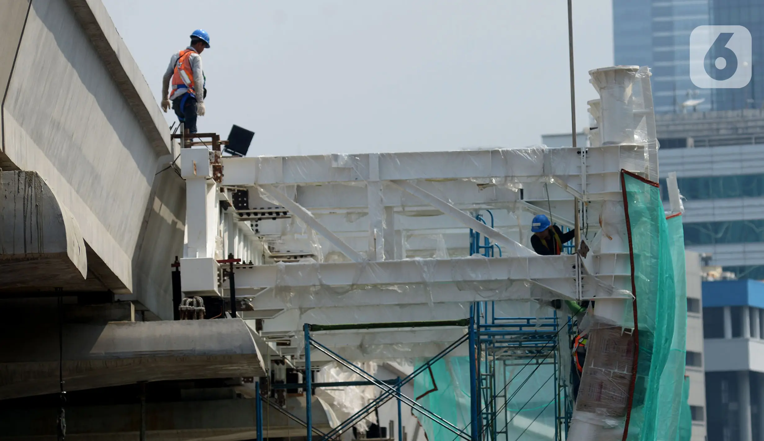 FOTO: Perkembangan Stasiun LRT Kawasan Kuningan Jakarta - Foto Liputan6.com
