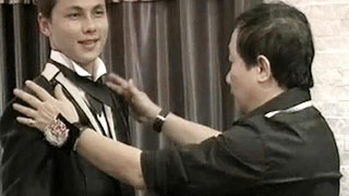 Andhika Fitting Busana Pengantin - ShowBiz Liputan6.com