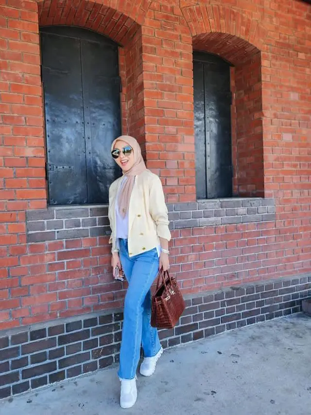 6 Gaya Hijab Syahrini yang Dipadankan dengan Outfit Glamor - Islami ...