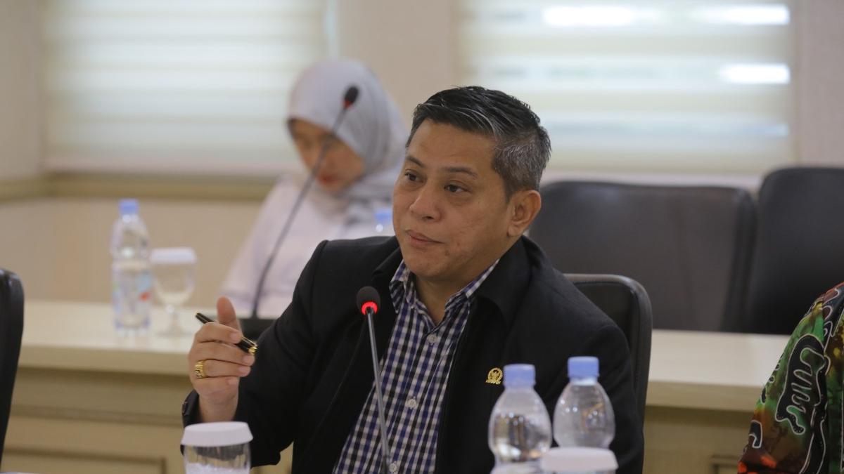 Senator Yulianus Henock: Kabinet Boleh Gemuk, Rakyat Tak Boleh Kurus - Regional Liputan6.com