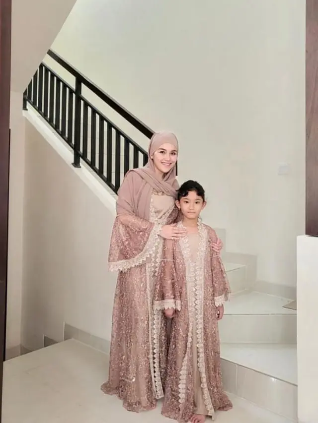 Temukan Gaya Brokat untuk Lebaran yang Mewah dan Menawan ala Yoriko Angeline hingga Ayu Ting ...