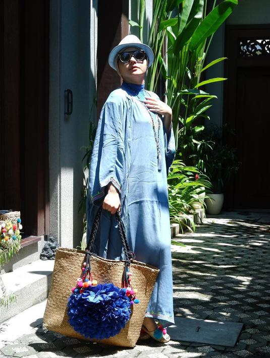 8 Gaya Liburan Viona Rosalina, Istri Eko Patrio yang Kece Banget ...