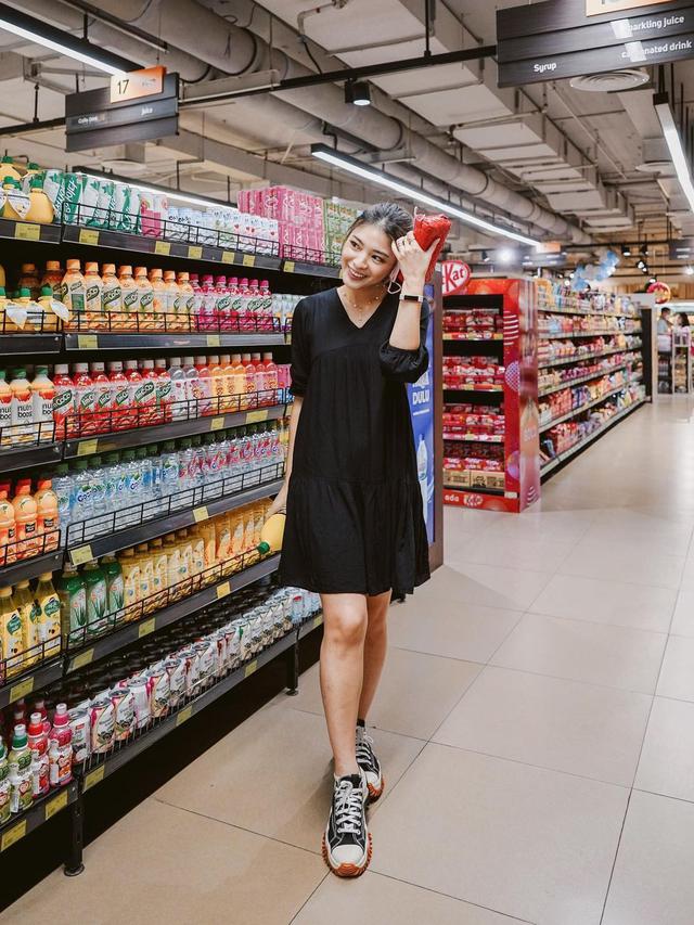 6 Potret Selebgram Putri Setiawan dari Nongkrong di Kedai Kopi Hingga ...