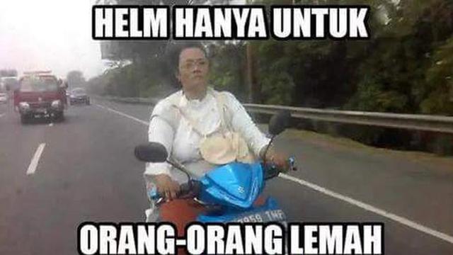 Kumpulan Meme Ibu-Ibu Naik Motor di Jalan Raya, Dijamin Bikin Cekikikan ...