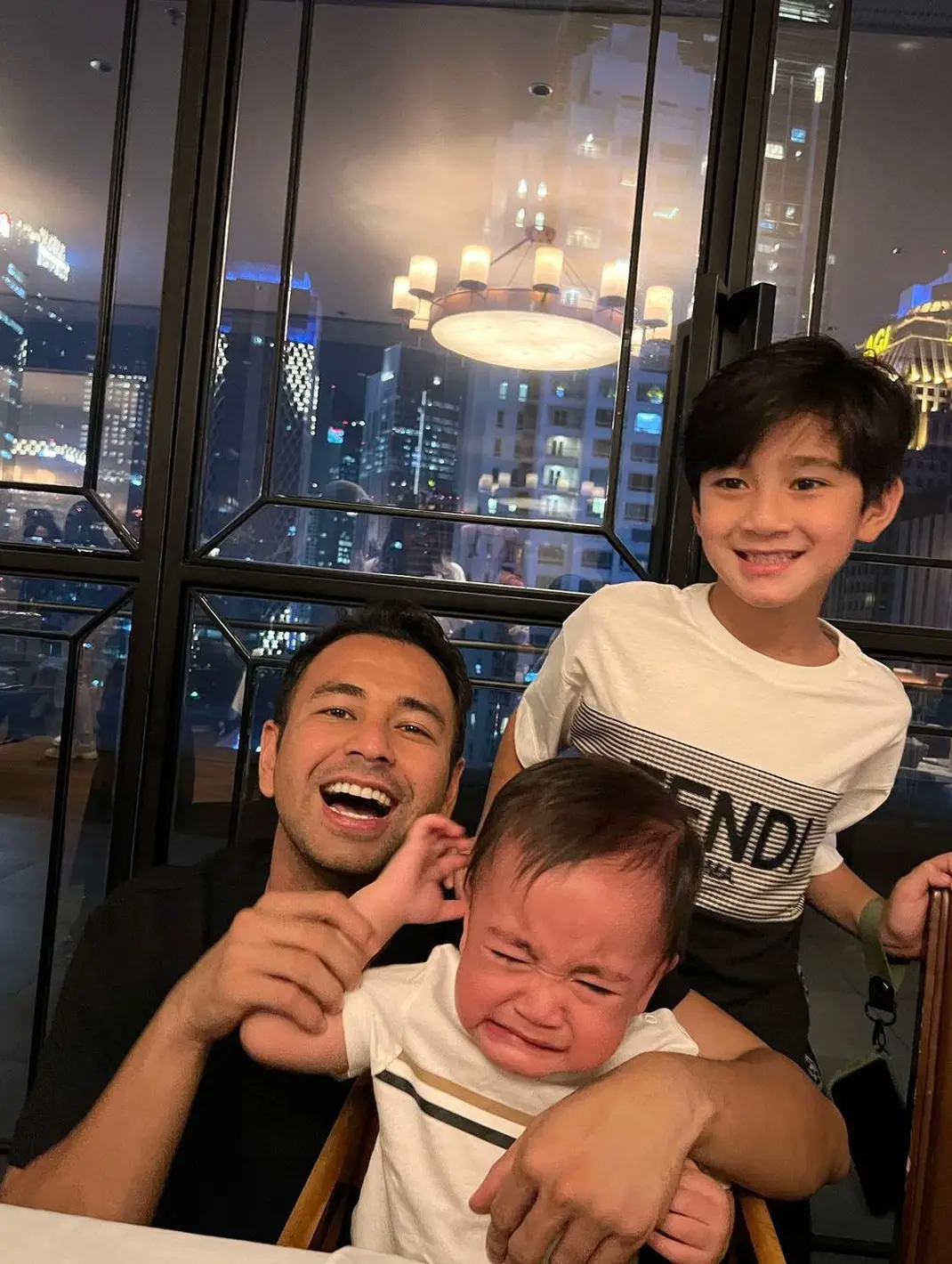 Potret Keisengan Rafathar ke Cipung Sampai Nangis, Raffi Ahmad: Ampun Bro - Photo Fimela.com