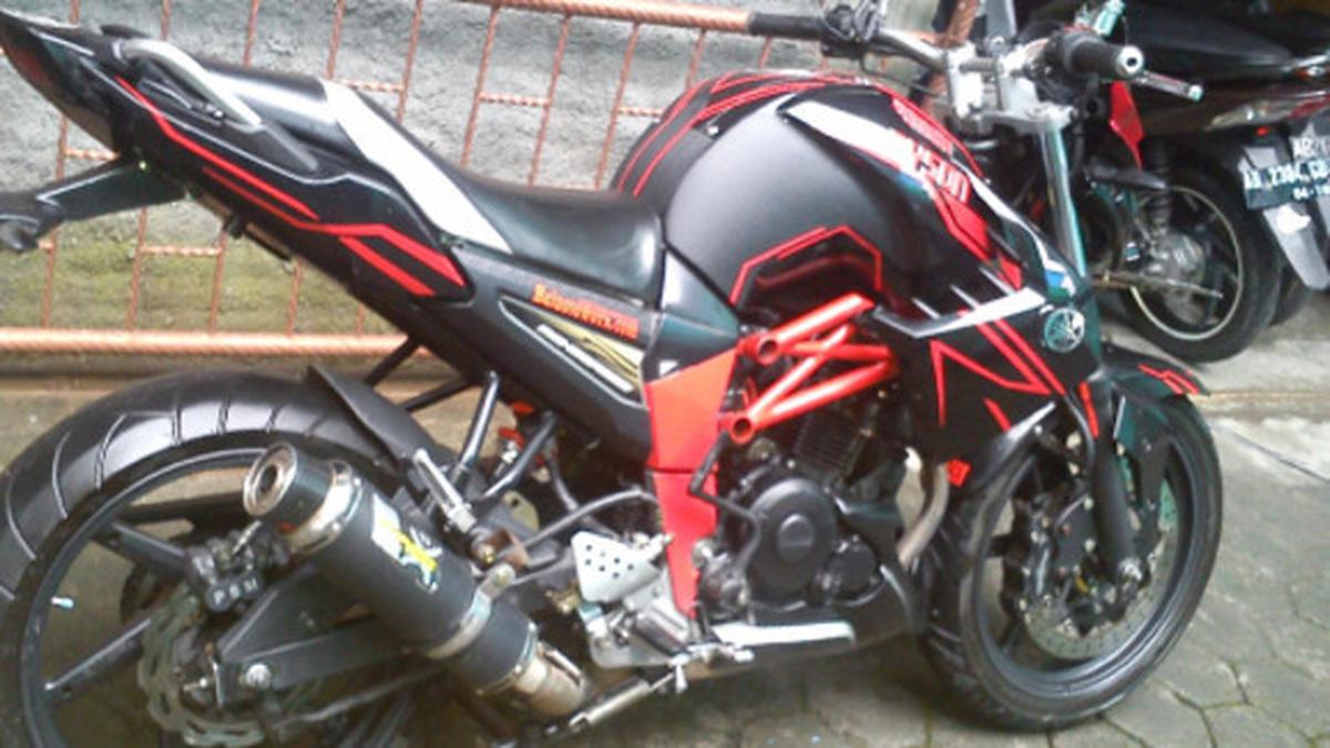 Modifikasi Yamaha Byson Street Fighter Bersolek Cutting Sticker