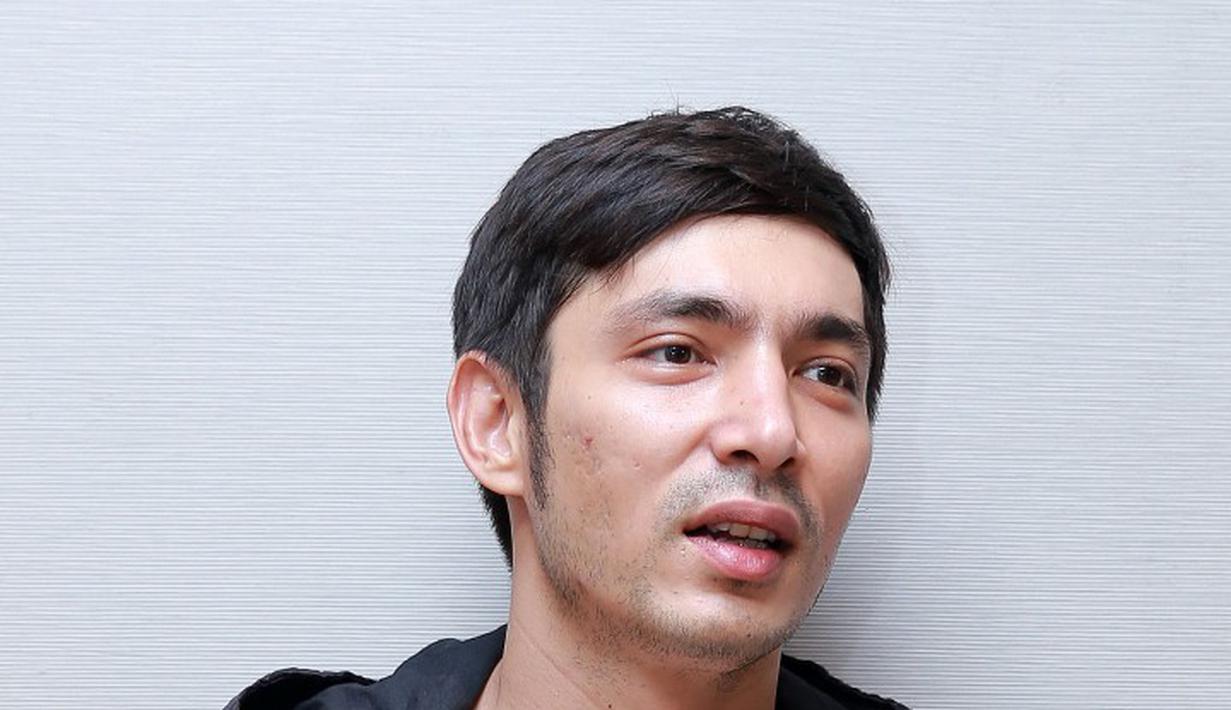 Abimana Aryasatya Menantang Maut dari Ketinggian - Photo Fimela.com