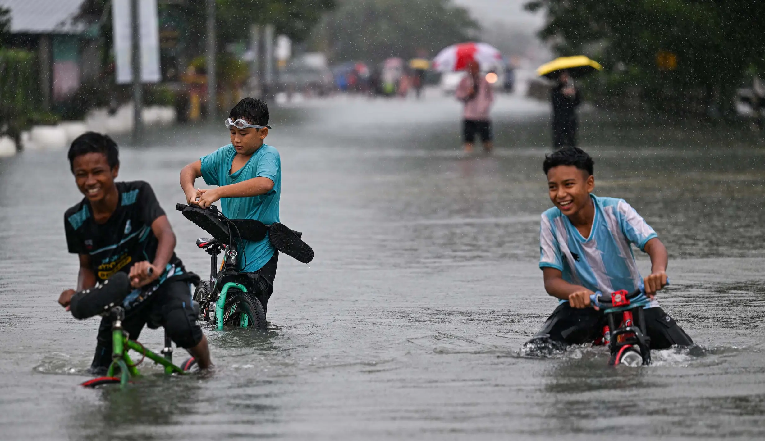Banjir Besar Landa Malaysia, Lebih Dari 80 Ribu Orang Mengungsi - Foto ...