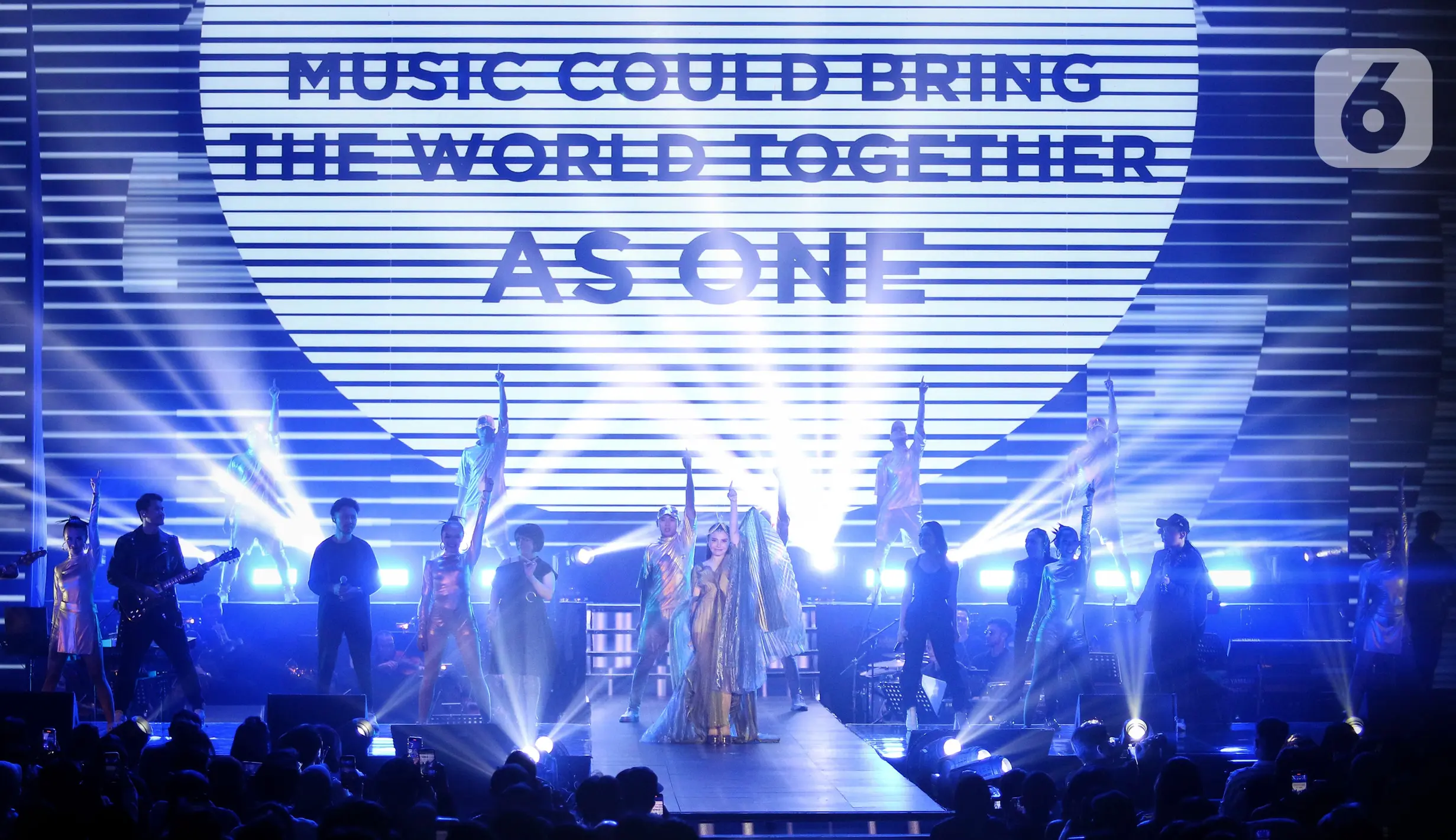 FOTO: Rossa Tampil Memukau dalam 25 Shining Years Concert - Foto ...