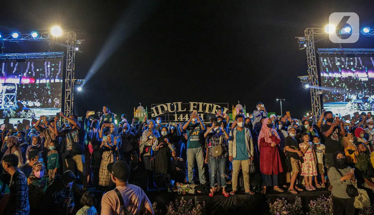 FOTO: Antusiasme Masyarakat Menyaksikan Festival Tabuh Bedug Malam ...