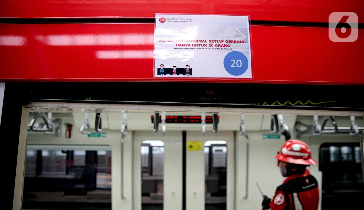 FOTO: Lebih Dalam Melihat Rangkaian Gerbong LRT - Foto Liputan6.com