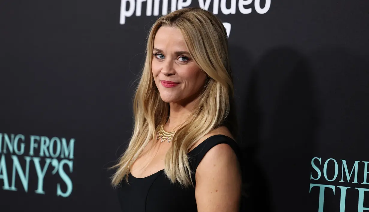 Resse Witherspoon Tampil Cantik Pakai Dress Hitam di Pemutaran Film ...
