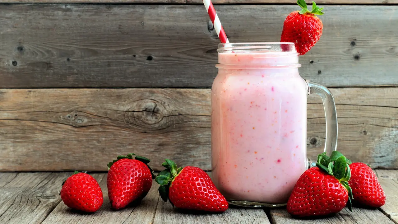Resep Susu Strawberry Ala Korea yang Manis dan Segar