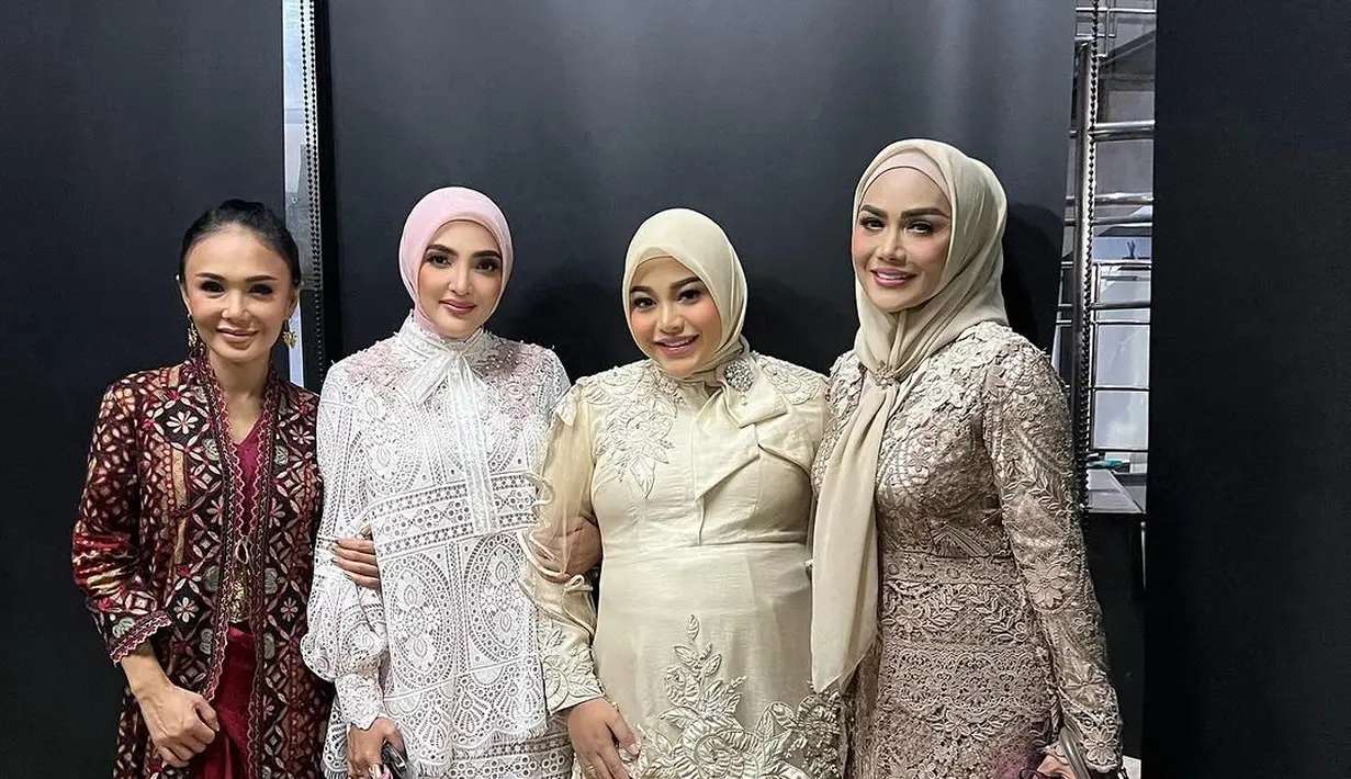 6 Potret Elegan Keluarga di Acara Aqiqah Anak Kedua Aurel Hermansyah-Atta Halilintar, Pakai ...