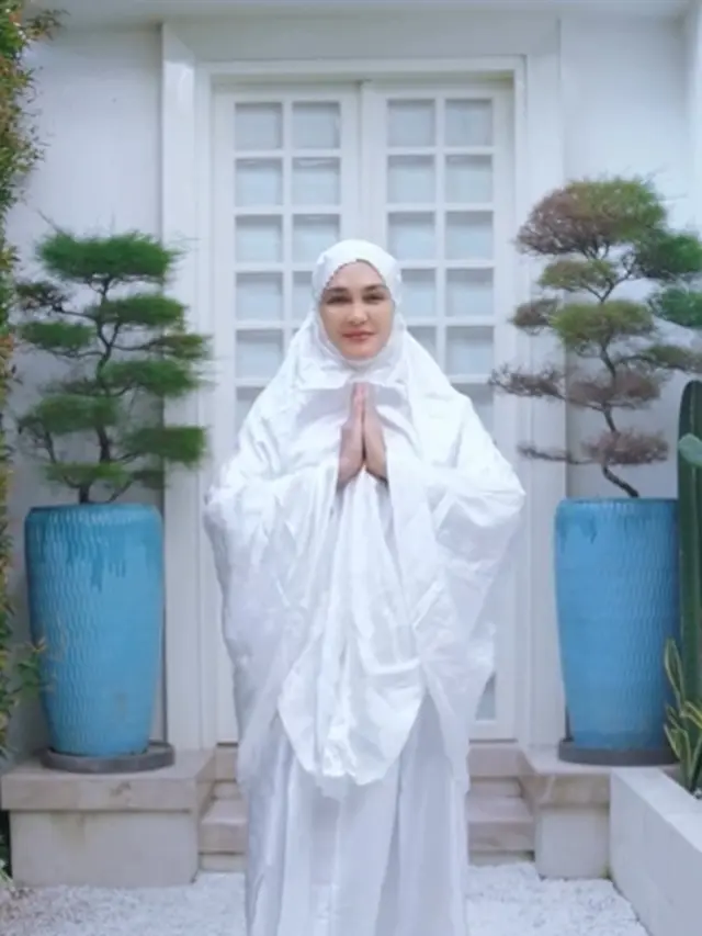 6 Model Gaya Hijab ala Luna Maya yang Elegan dan Syar'i, Bisa Jadi ...