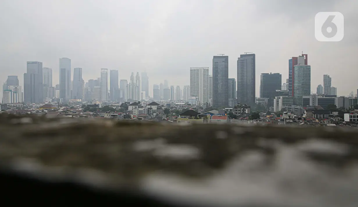 Jakarta Juara Dunia Polusi Udara saat Diguyur Hujan Lebat - Foto Liputan6.com