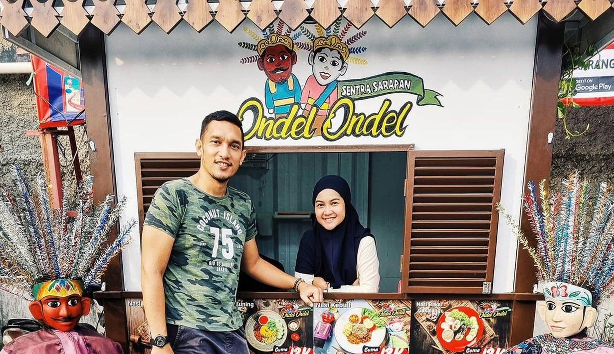 10 Potret Mesra Giovanni Tobing dan Istri 11 Tahun Nikah - Photo Fimela.com