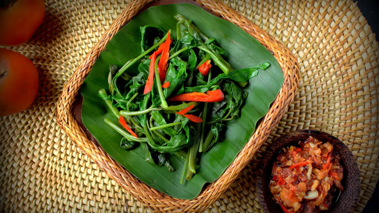 Resep Plecing Kangkung Khas Lombok untuk 3 Porsi, Segar dan Pedasnya ...