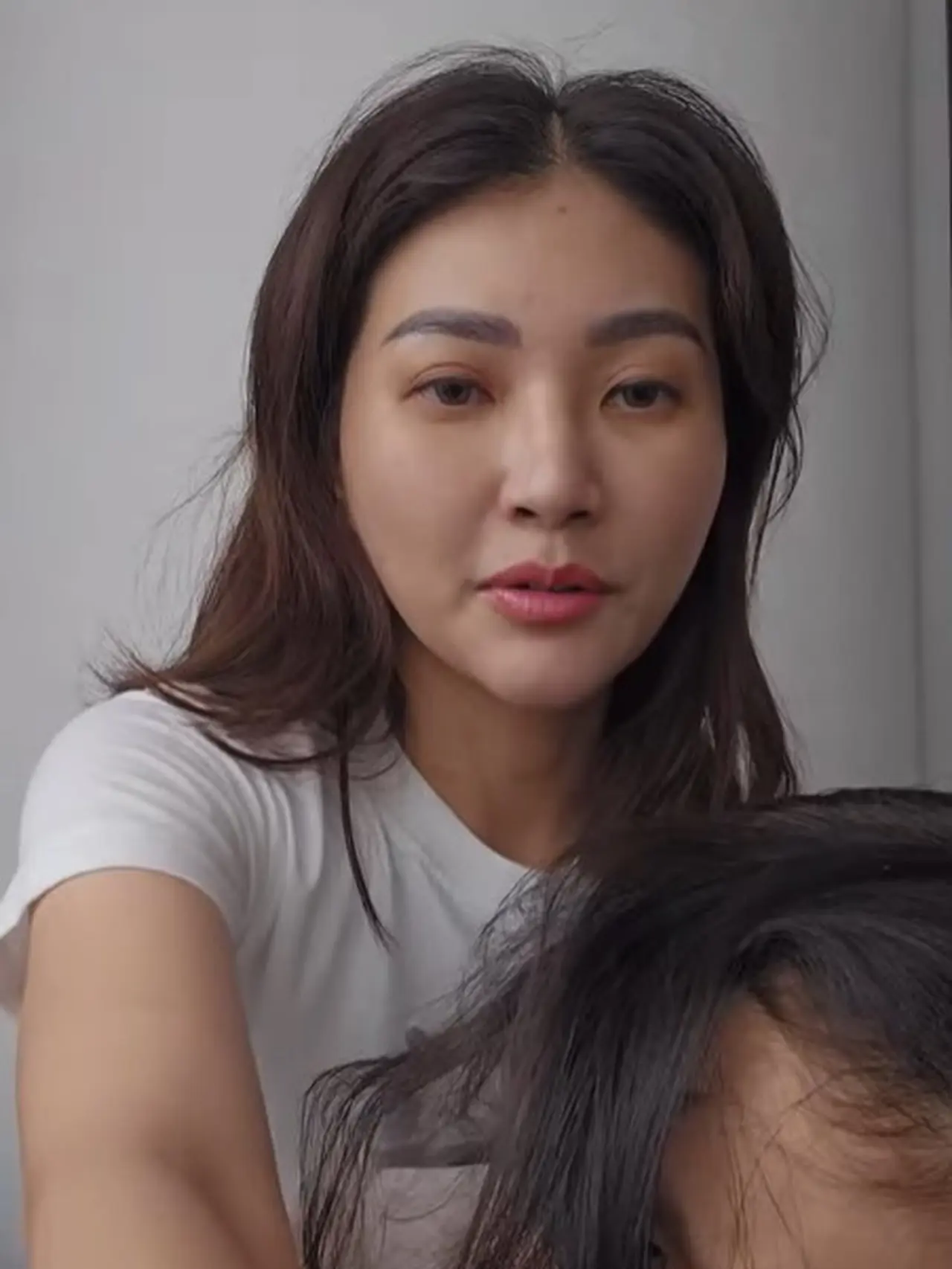 8 Potret Sarwendah tanpa Makeup, Cantiknya Natural