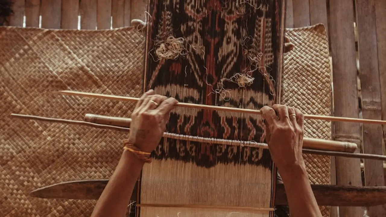 Mengurai Benang Kusut Penyediaan Bahan Baku Utama Kain Wastra ...