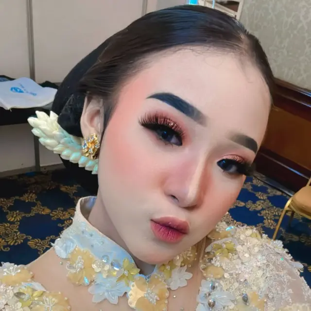 Viral Video Niken Salindry Borong Dagangan Penjual Es Teh Agar Bisa Ikut Joget, Gus Miftah Kena ...