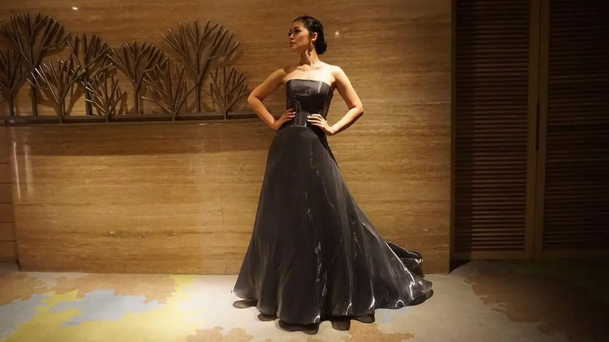 Proses Cerai Belum Selesai, Gracia Indri Tetap Tampil Memukau - Photo ...