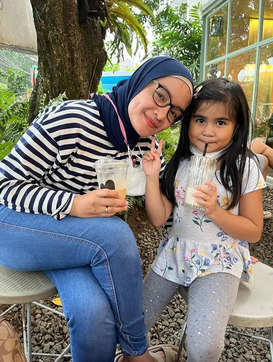 Jarang Tersorot, Potret Terbaru Intan Nuraini yang Kompak dengan ...