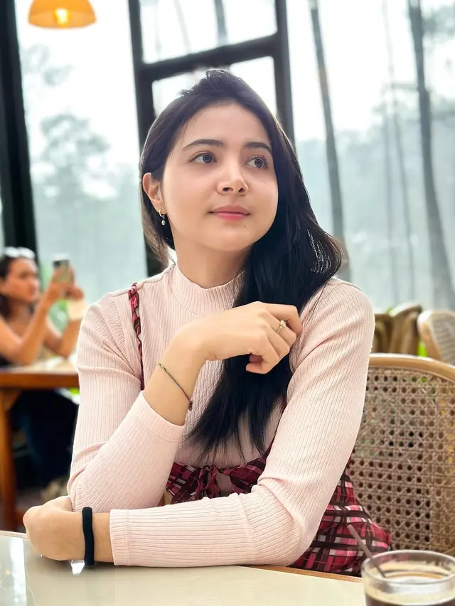 Profil Bulan Sutena, Penyanyi Berbakat Asal Bali yang Punya Paras Menawan dan Penuh Pesona - Hot ...