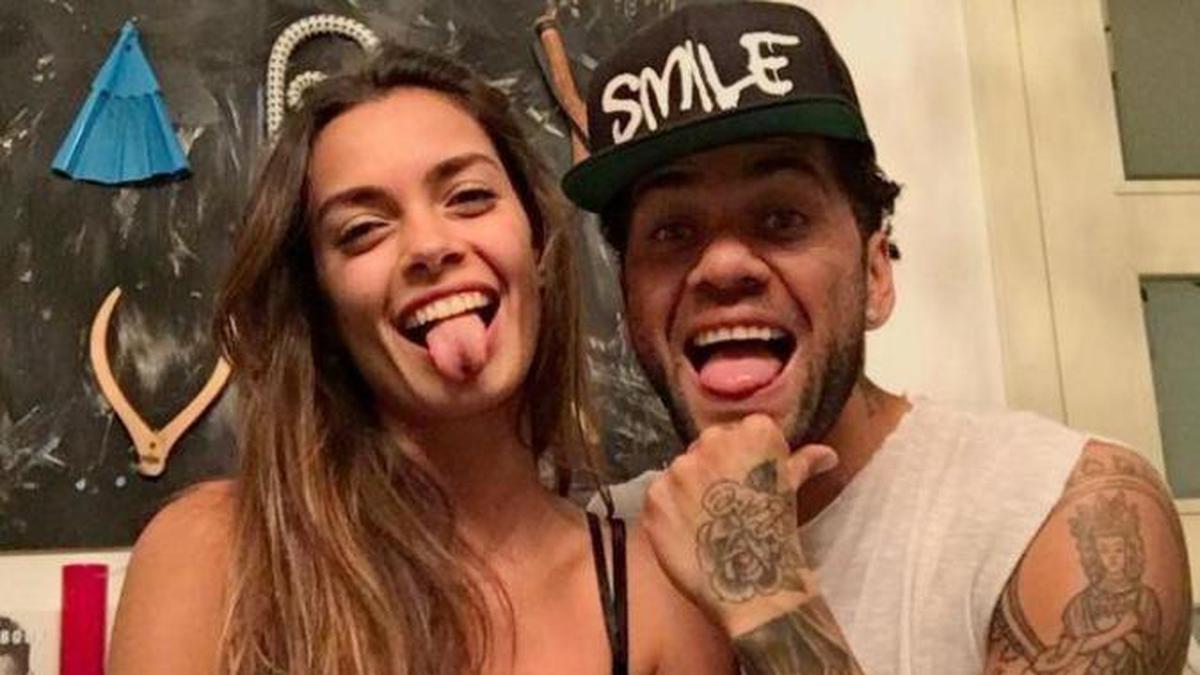 Ketika Pacar Cantik Dani Alves Ikut-ikutan Berbuat Konyol - Bola ...